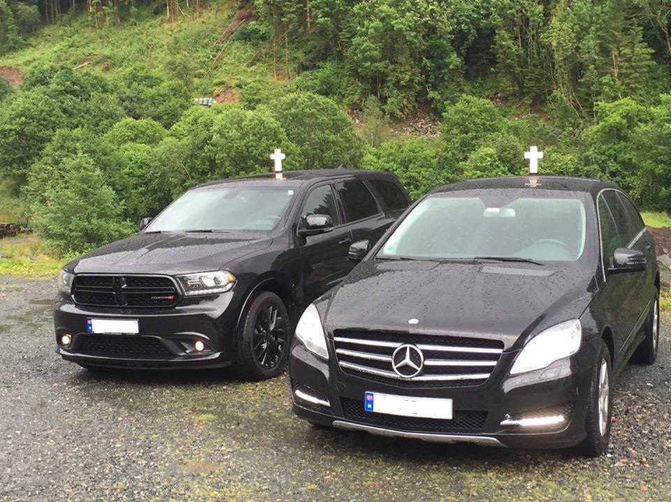 Dodge og Mercedes – Bergengravferdshjelp